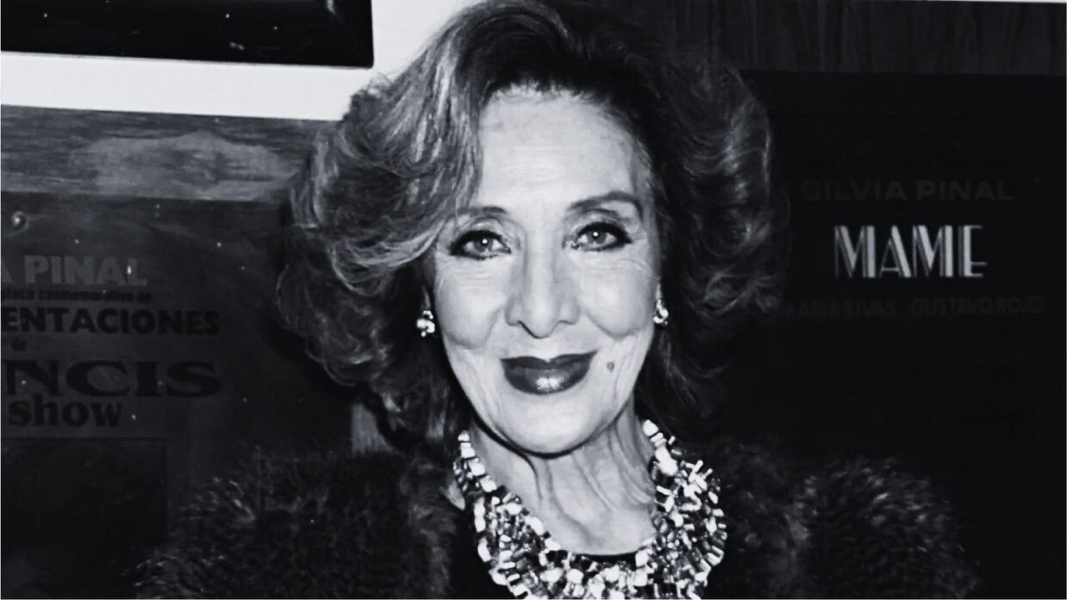 Fallece Lorena Velázquez, leyenda del cine mexicano, a los 86 años ...